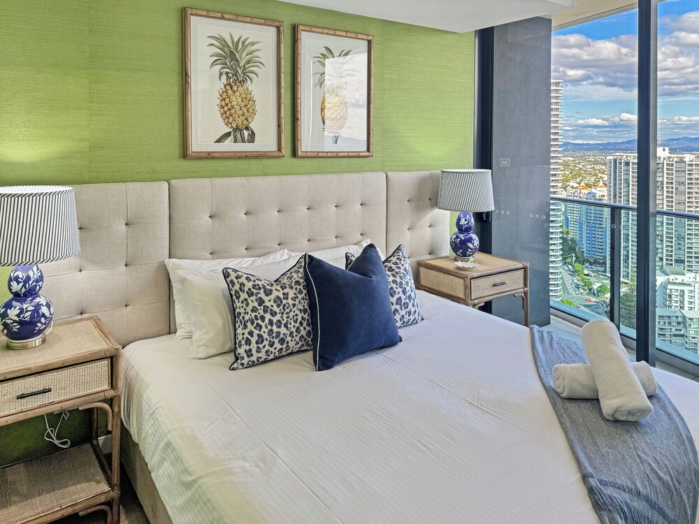 Luxury Oracle Tower 2 Ocean Views 32nd floor - Gold Coast | Vrbo