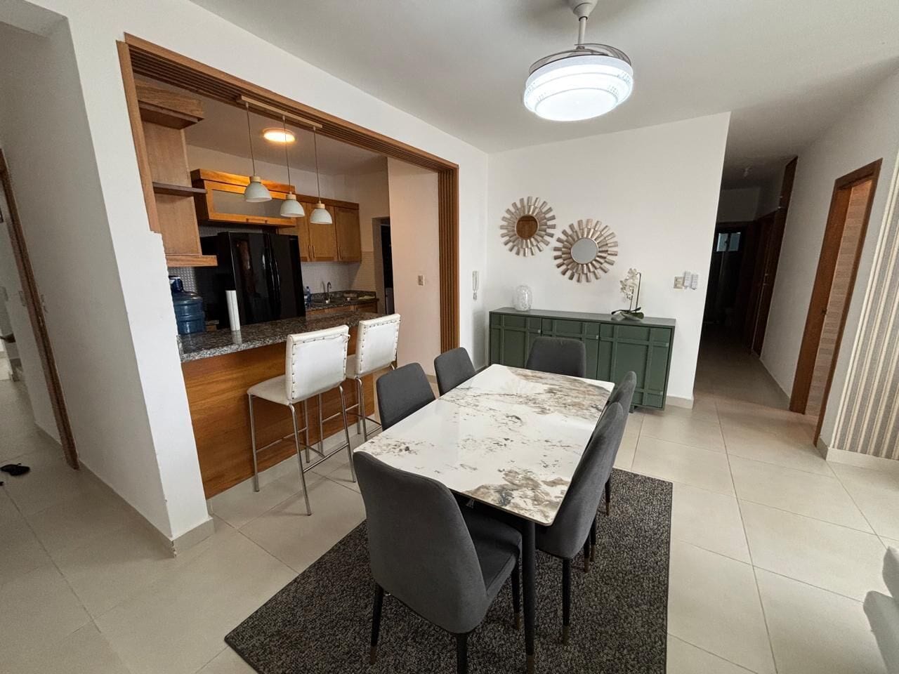 Apartamento Familiar, vista para a montanha | Cozinha privada | Um micro-ondas, um forno, uma placa de cozinha, uma cafeteira/bule 