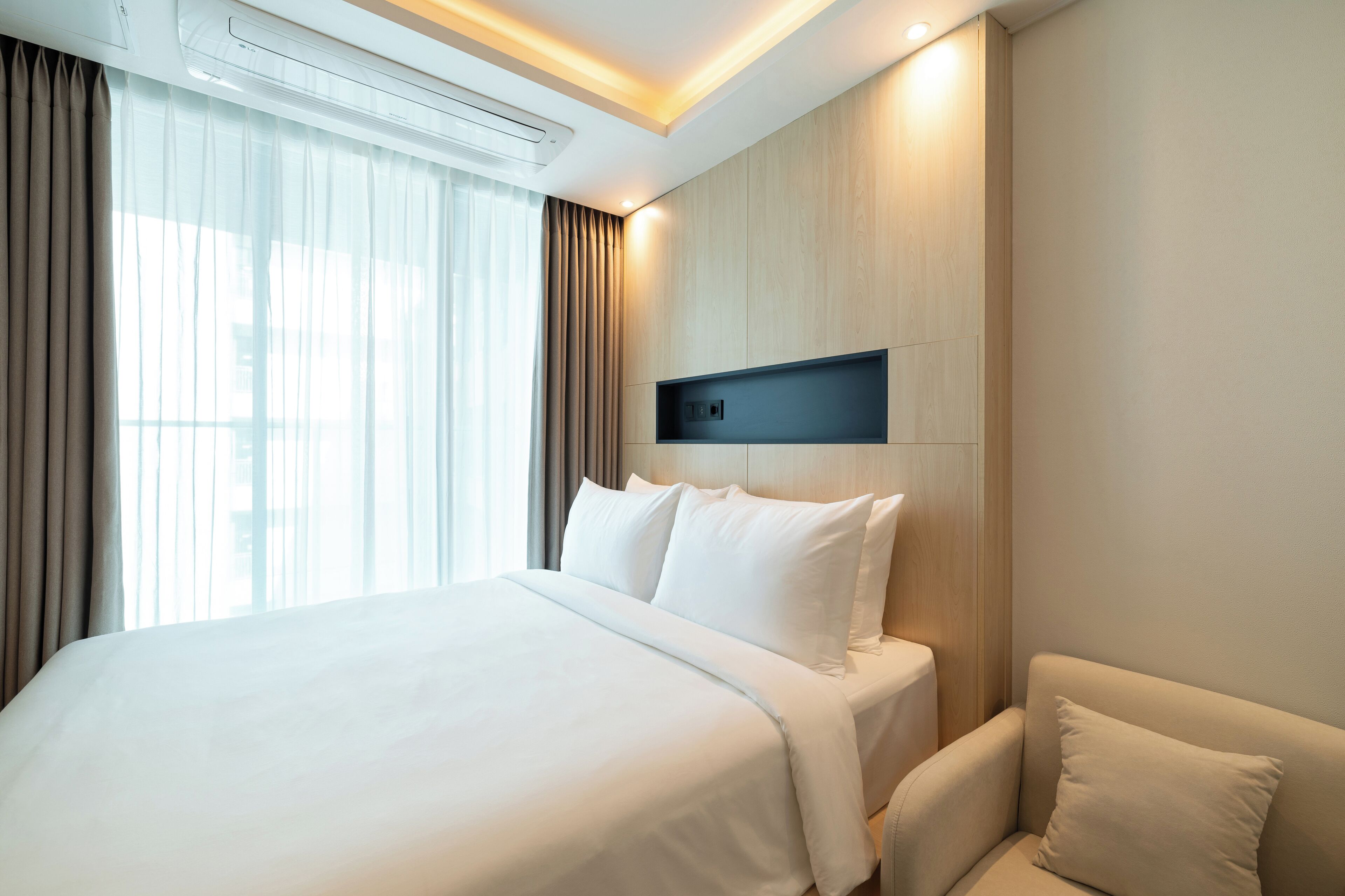 Quarto Duplo Standard, 1 cama king-size | Secretária, secretária adequada para computadores portáteis 