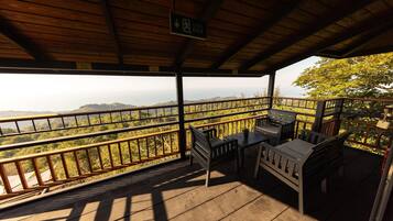 Quarto Deluxe, vista para o mar | Terraço/pátio interior