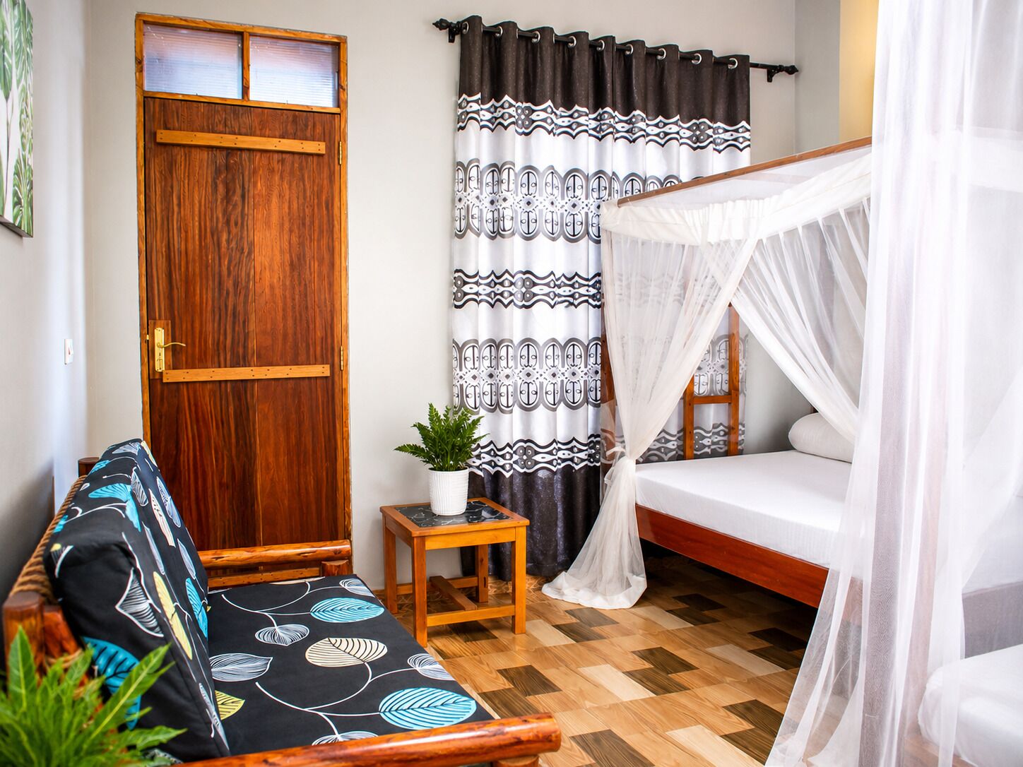 Quarto Twin Standard, vista para o jardim | Roupa hipoalergénica, secretária, ferro/tábua de engomar, Wi-fi grátis 
