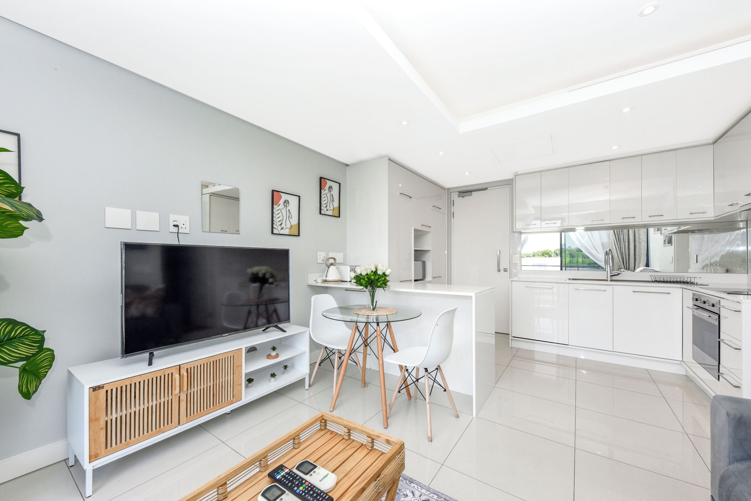 Apartamento Básico, 1 quarto | Cozinha privada | Um frigorífico, um micro-ondas, um forno, uma placa de cozinha 