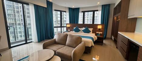 Quarto Deluxe | Cofre no quarto, secretária, cortinas/cortinados opacos