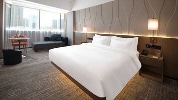 Quarto casal conforto | Escrivaninha, espaço de trabalho para notebook, Wi-Fi de cortesia