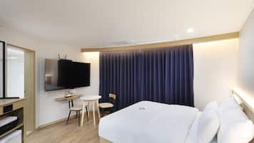 Quarto Duplo Standard, Vista para a cidade | Secretária, Wi-fi grátis