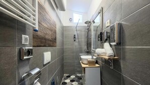 Quarto, 1 quarto, fumadores, Vista para a cidade | Casa de banho