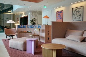 Área de estar no saguão