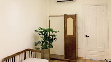 Quarto Superior, sem janelas | Minibar, cortinas/cortinados opacos, berços/camas para crianças grátis