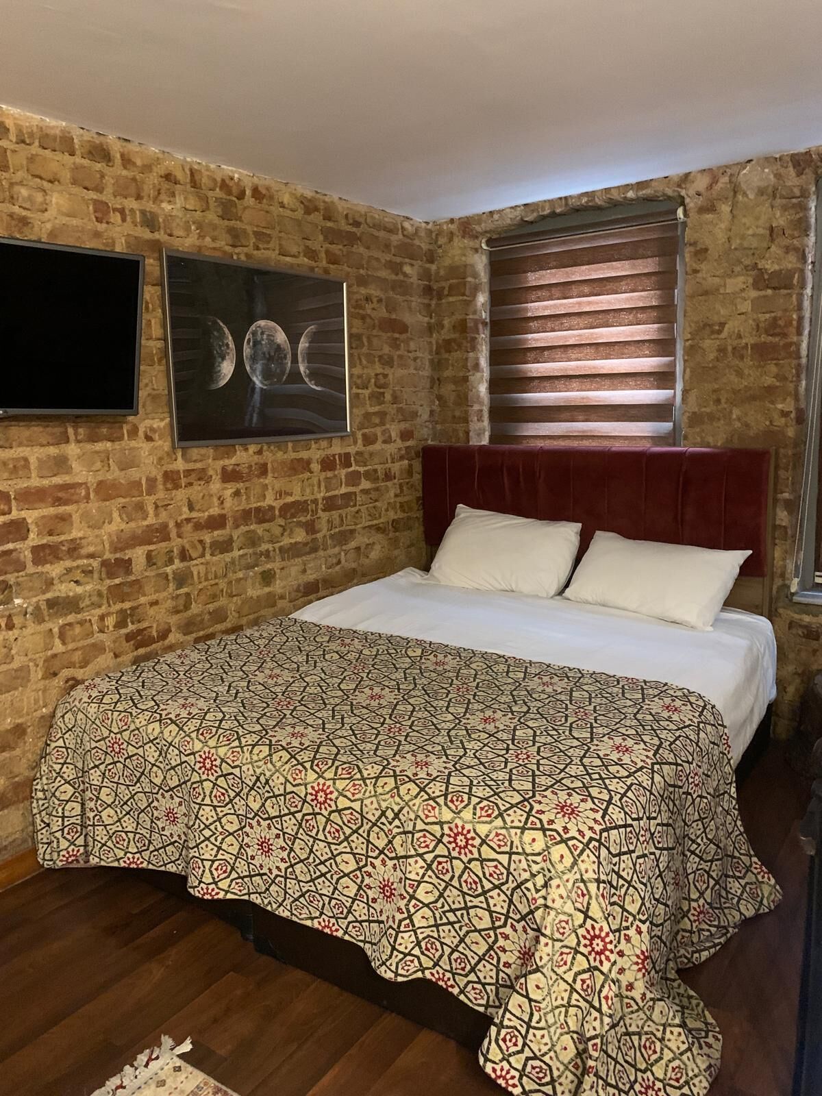 Dublex Triple Room | Roupa de alta qualidade, secretária 