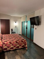 Quarto Comfort, 1 cama king-size | Ferro/tábua de engomar, Wi-fi grátis