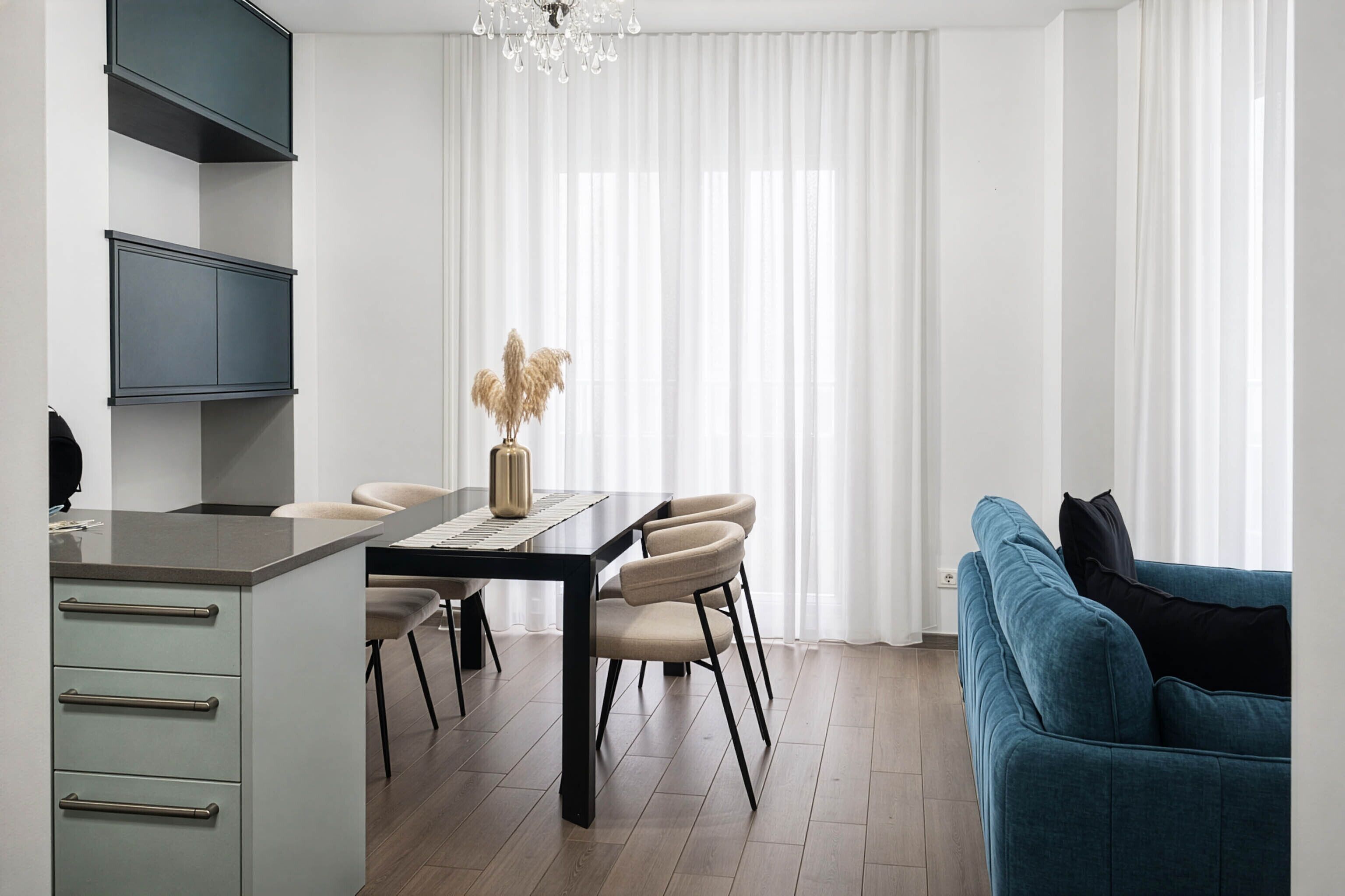 Apartamento, 2 quartos, varanda, Vista para a cidade | Sala de estar | TV de ecrã plano 