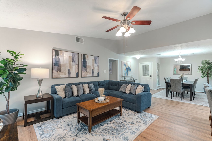 1 Story, Family Friendly 3bdr In The Woodlands! ! - The Woodlands