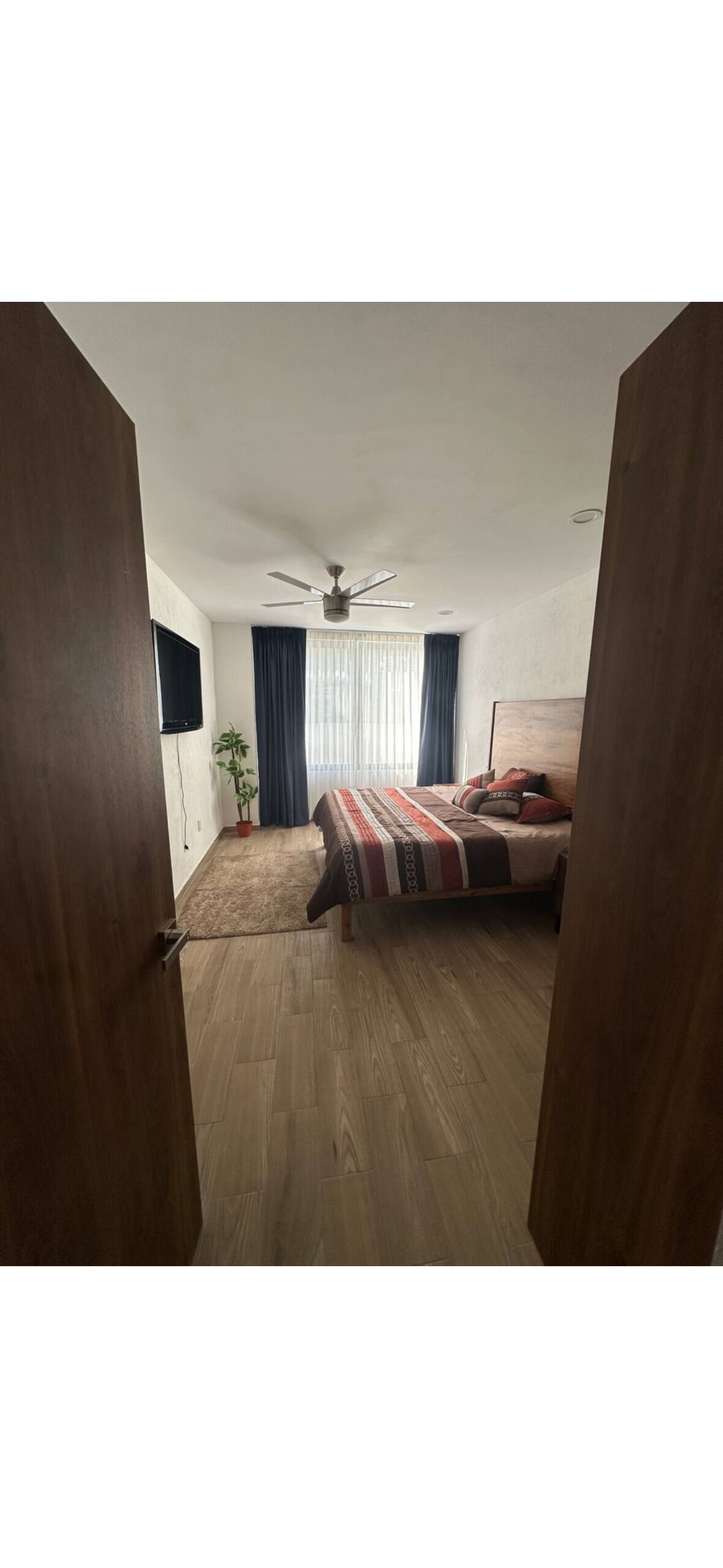 Apartamento Familiar, 2 quartos, vista para a colina | Secretária adequada para computadores portáteis, ferro/tábua de engomar 