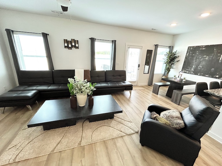 Relaxing Luxury Townhome - Huntsville, AL