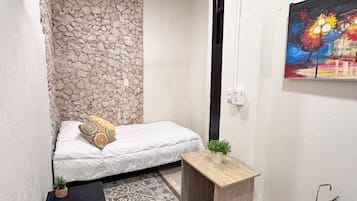 Quarto solteiro econômico | Wi-Fi de cortesia