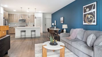 Apartamento, 2 quartos | Sala de estar | Televisor de 50 polegadas com canais digitais