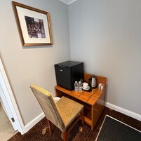 Quarto triplo família | Escrivaninha, espaço de trabalho para notebook