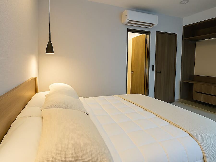 Quarto Clássico com Cama de Casal | Roupa hipoalergénica, minibar, secretária