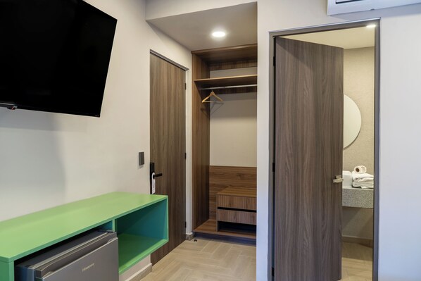 Quarto Duplo | Roupa hipoalergénica, minibar, secretária 