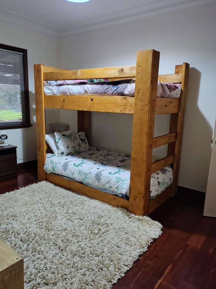 Homestead Residence - 5 bedroom, 2 bathroom homestead with swimming ...