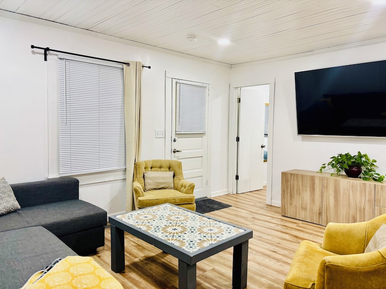 Charming 3 Bedroom Home Close To Everything With 240v Level 2 Ev Charging - High Point, NC