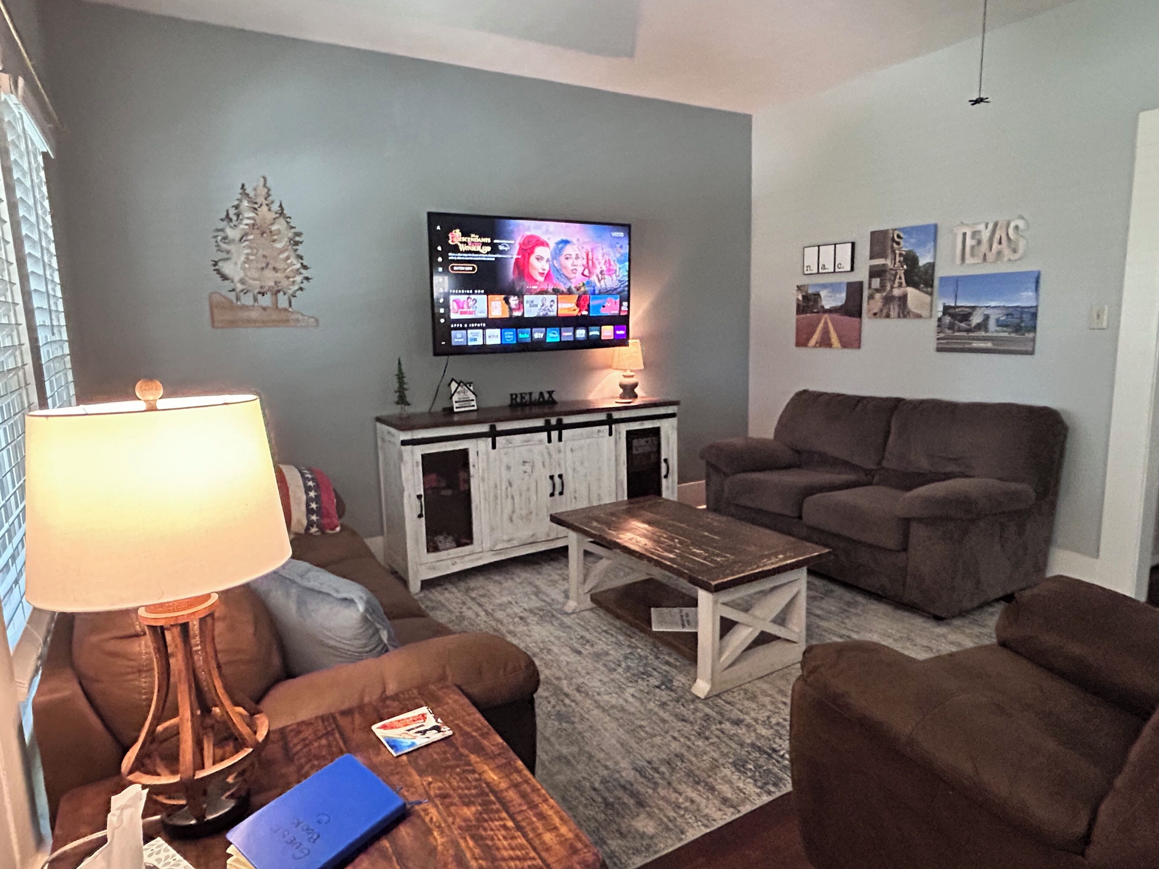 Walkabout On Walker-steps To The Brick Streets-pet Friendly-2 Story 3-bed House - Nacogdoches, TX
