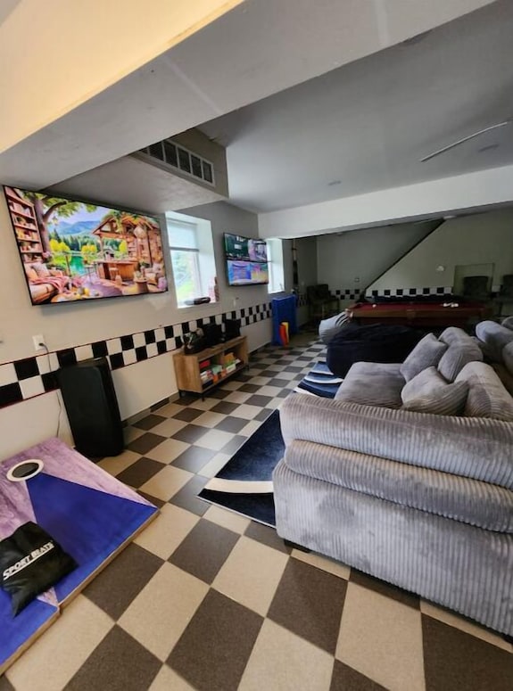 Villa Fodera (Pocono Mnts) W/ Game Lounge, Hot Tub, Sauna, Fire Pit & Atvs !!! - Swartswood State Park, Swartswood