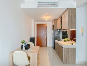 Apartamento standard | Opções para refeição no quarto