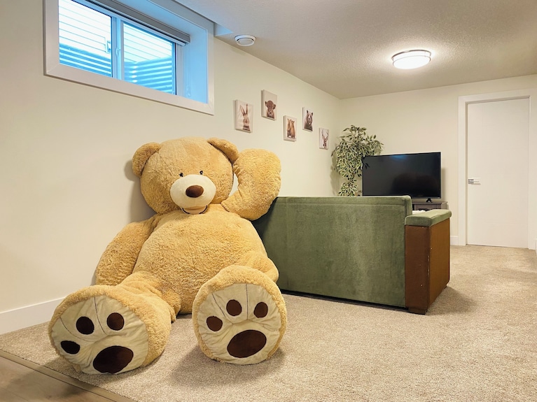 *Modern*central Location*cozy Guest Suite*sleep 4 - Alberta