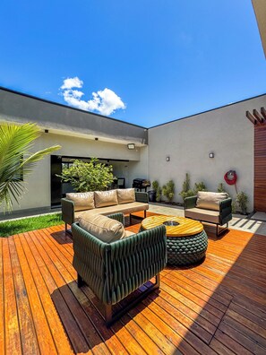 Casa superluxo, vista para o lago | Terraço/pátio