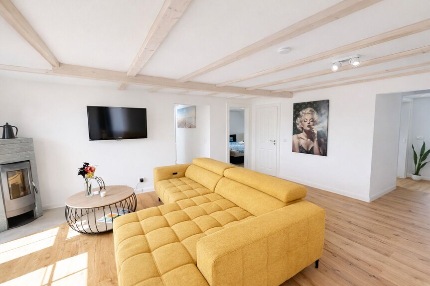 **Moderne Ferienwohnung Mit Beheiztem Pool, Großer Terrasse & Freiem Blick - Norddeich