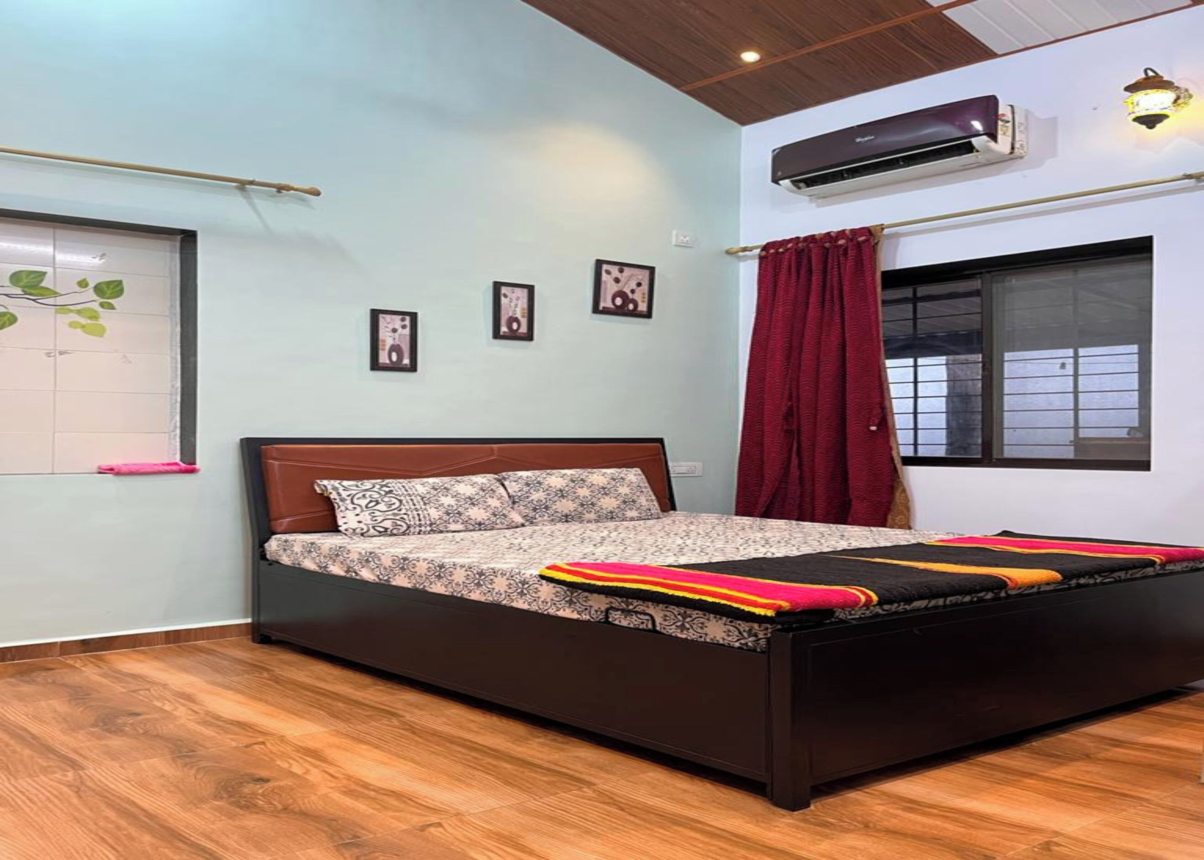 Secretária, secretária adequada para computadores portáteis 