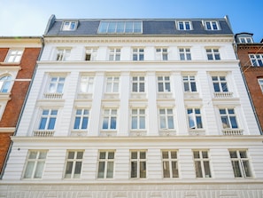 Apartamento, 3 quartos, sacada, vista para o jardim | Fachada da propriedade