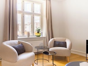 Apartamento, 3 quartos, sacada, vista para o jardim | Sala de estar