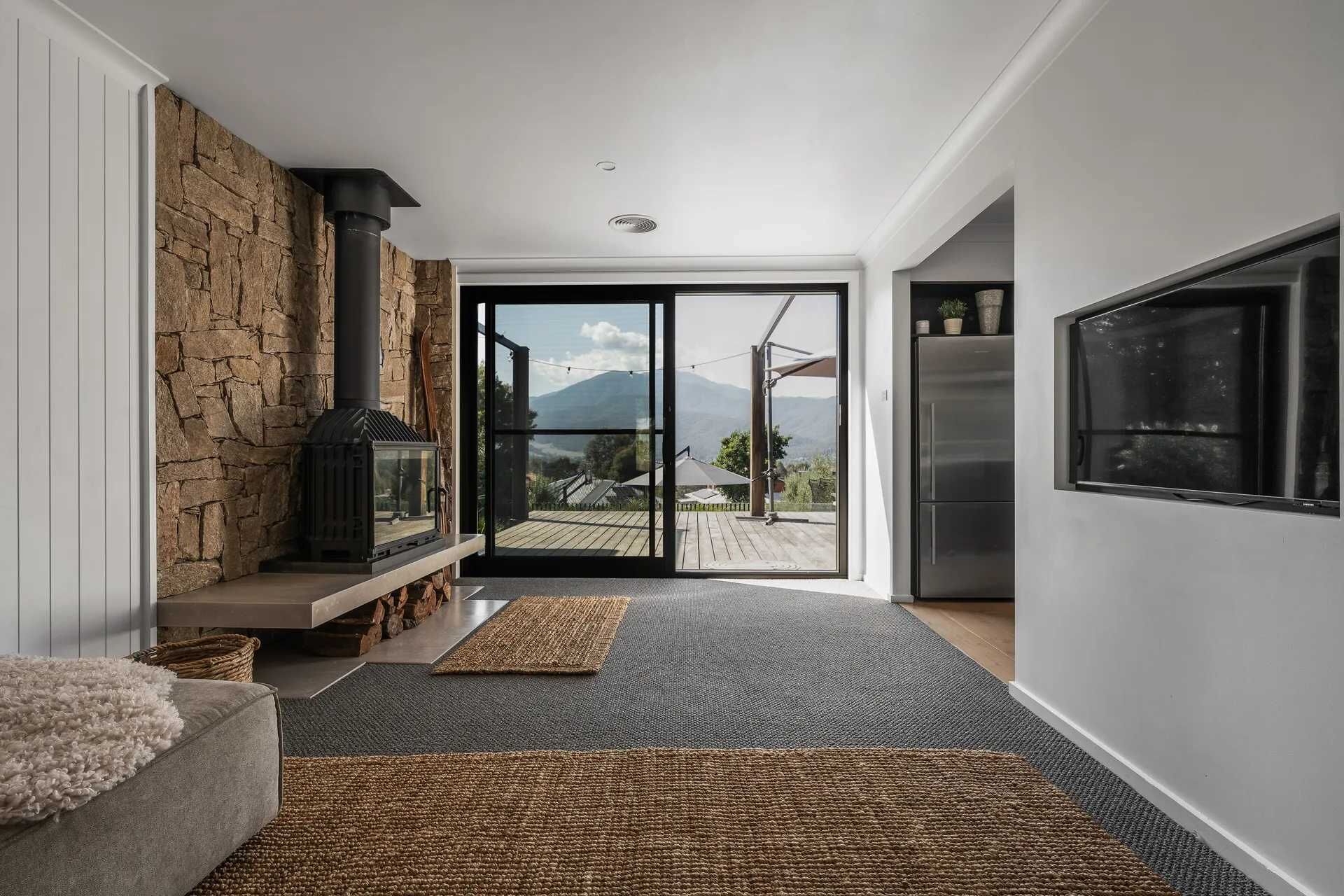 The Alpine House | Pool, Sauna + Basketball Court - Mount Beauty