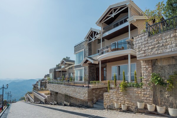 Elivaas Prive The Royce Daisy | Ultra Luxe 4 Bhk Villa - Himachal Pradesh