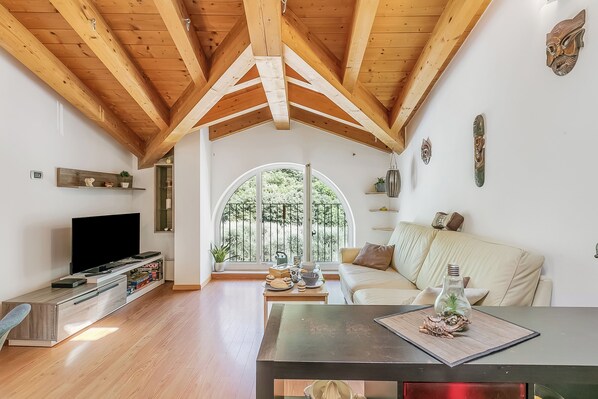 TV de tela plana 21 polegadas com canais digitais, console de videogame