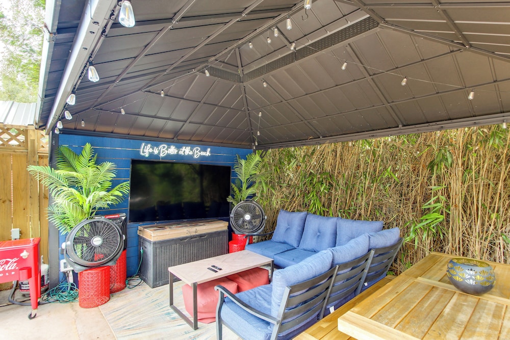 Walk To Beach, Gazebo W/ Hot Tub: Gulfport Gem! - Biloxi, MS