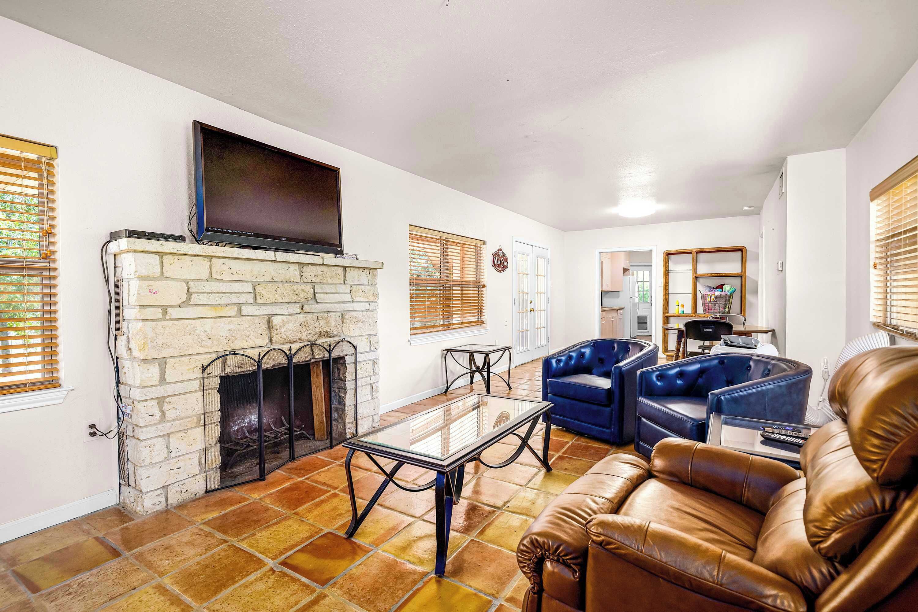 Riverfront | Private Deck | Games | Scenic Views! - Seguin