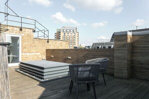 Apartamento Deluxe, 3 quartos, varanda | Terraço/pátio interior