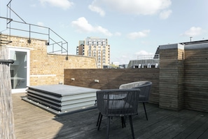 Apartamento Deluxe, 3 quartos, varanda | Terraço/pátio interior
