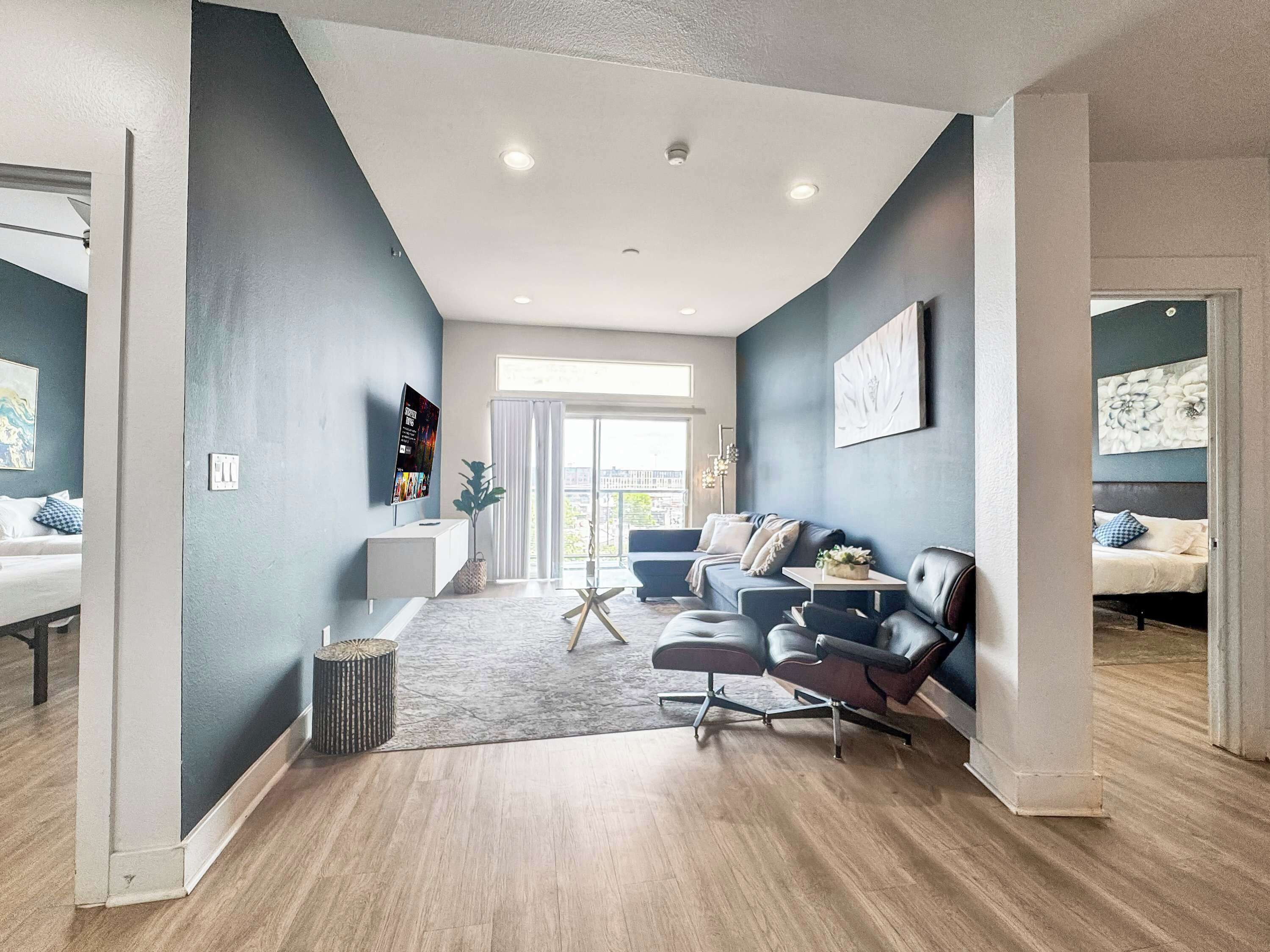 Elegant 2bd Deep Ellum Retreat W/ Pool And Parking - Dallas, TX