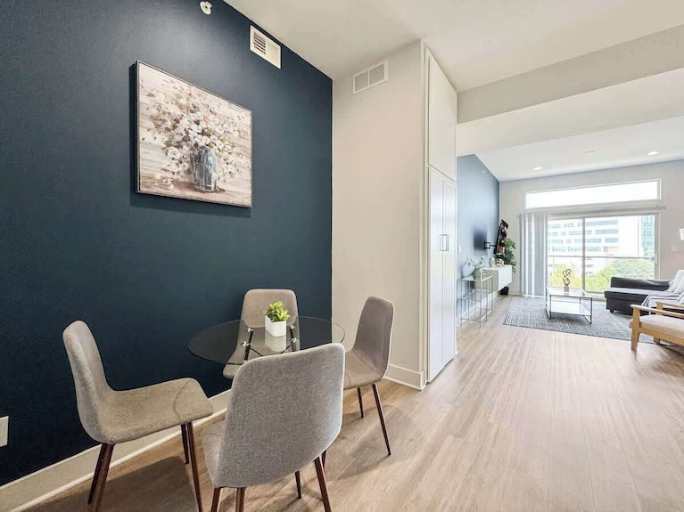 Luxury 2bd | Deep Ellum | Free Parking | Pool+gym - Dallas