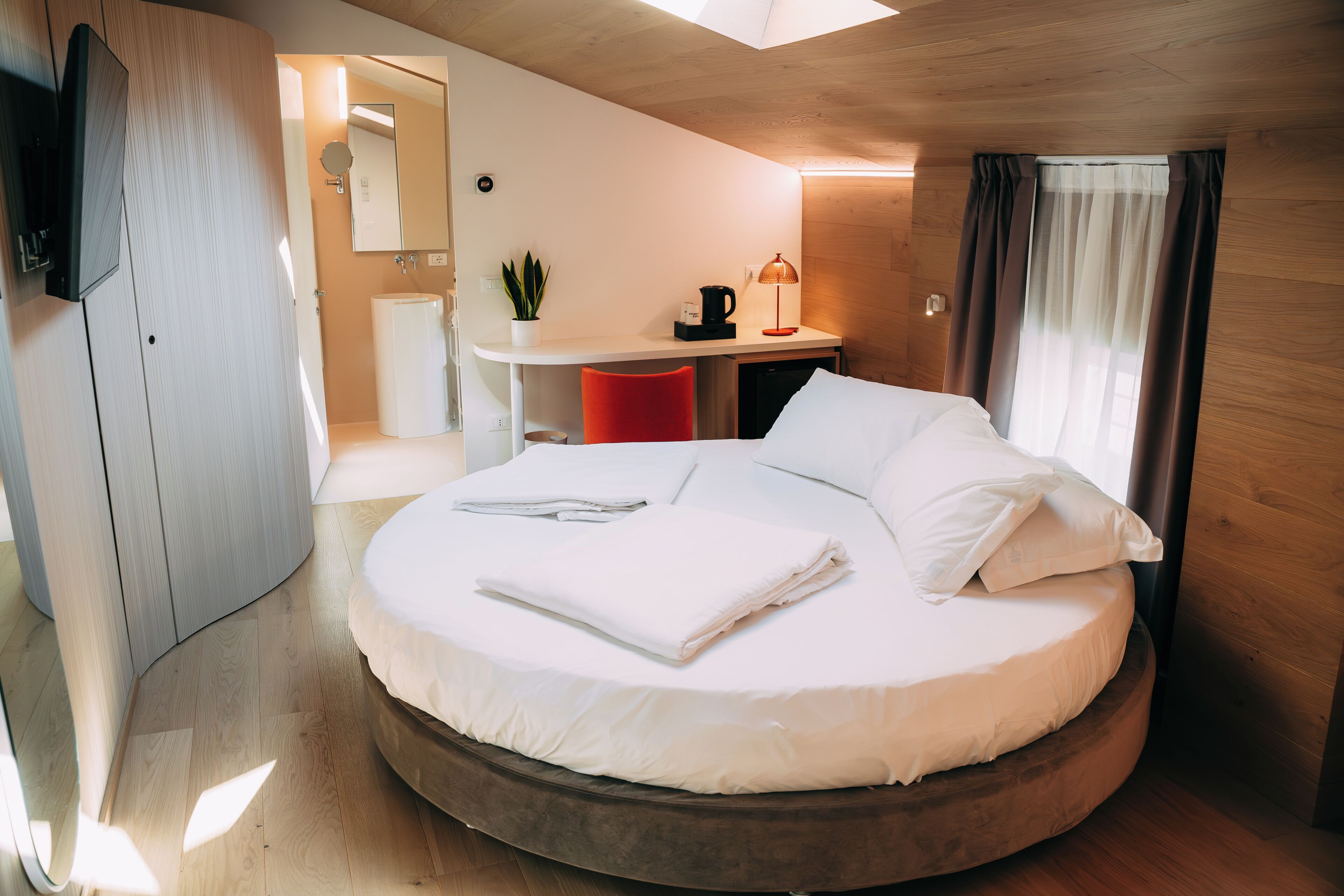 Quarto luxo | Roupas de cama premium, edredons de pluma, camas com colchões pillow-top