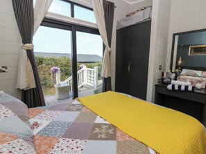 3 quartos, com decoração personalizada, com mobília individualizada