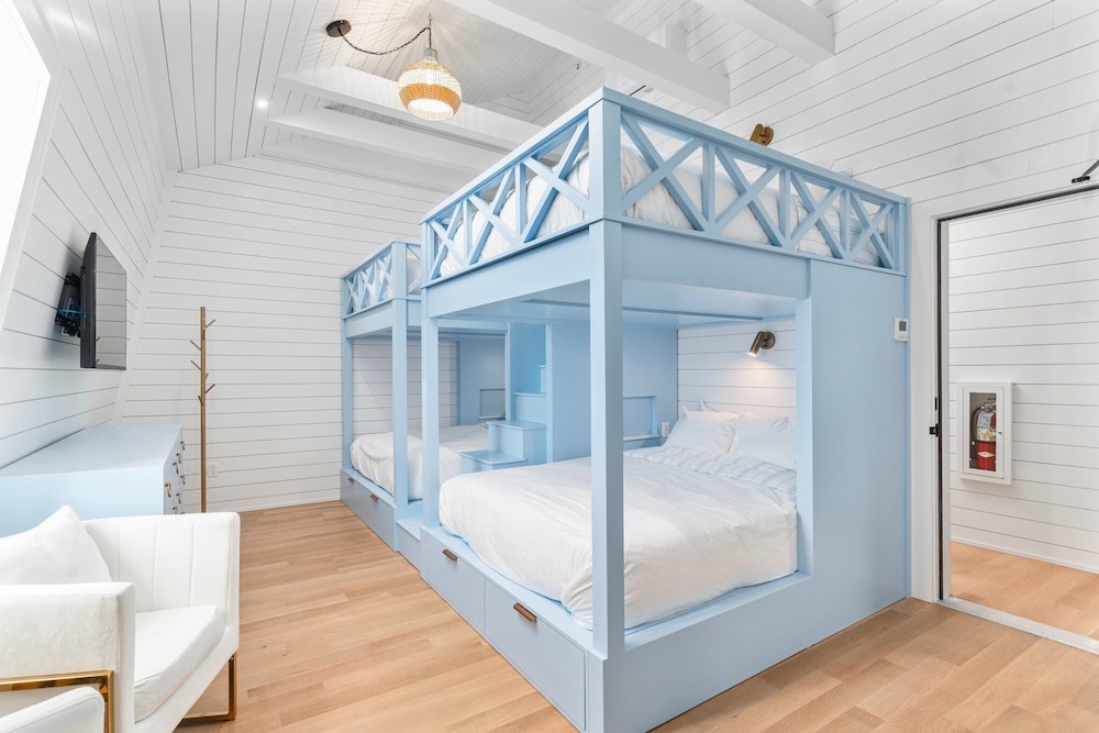 Block Island Bunk House - Block Island, RI