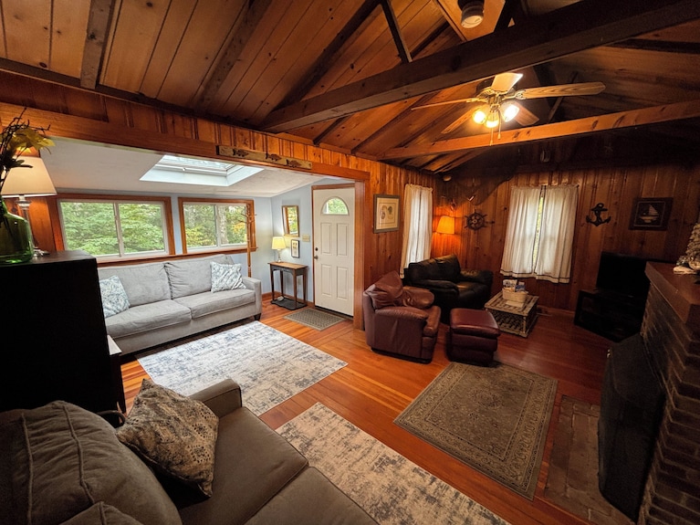 Charming Cabin 500 Feet To Beach - Cape Cod, MA