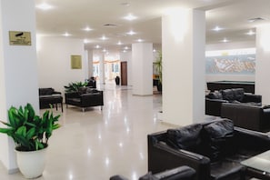 Área de estar no saguão