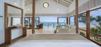 Quarto casal presidencial, sacada, vista para o oceano | Vista para praia/oceano