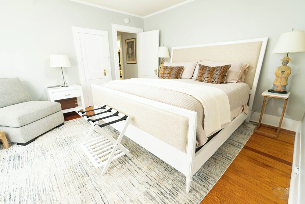 Charming 2-bedroom home in tranquil Tryon. Walking distance to town ...